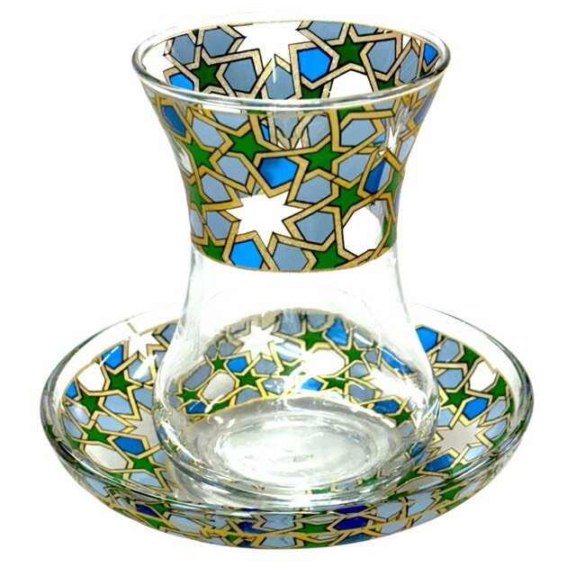 材質 耐熱性ガラス 大きさ グラス高さ約9cm　 ソーサー高さ約2．3cm　直径約10cm 備考 伝統的な形状にモダン且つ伝統的なプリント柄が斬新な一点。トルコの家庭では食器洗浄機普及率が高く耐熱対応ですが、装飾性や柄を長持ちさせるためにも...