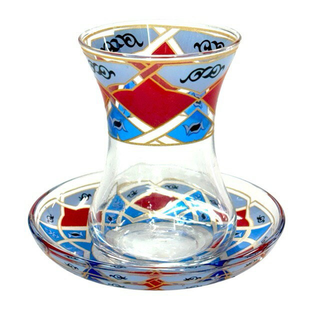 材質 耐熱性ガラス 大きさ グラス高さ約9cm　 ソーサー高さ約2．3cm　直径約10cm 備考 伝統的な形状にモダン且つ伝統的なプリント柄が斬新な一点。トルコの家庭では食器洗浄機普及率が高く耐熱対応ですが、装飾性や柄を長持ちさせるためにも...