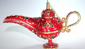 材質 真鍮に塗装 大きさ 長さ約15.5cm、高さ約8.5cm、幅約5.5cm 備考 異国情緒あふれるアラビアンナイトの雰囲気たっぷりの置物です。実用性はありませんがアラビアンなインテリアの小道具としていかがでしょうか。美しい七宝のような塗...