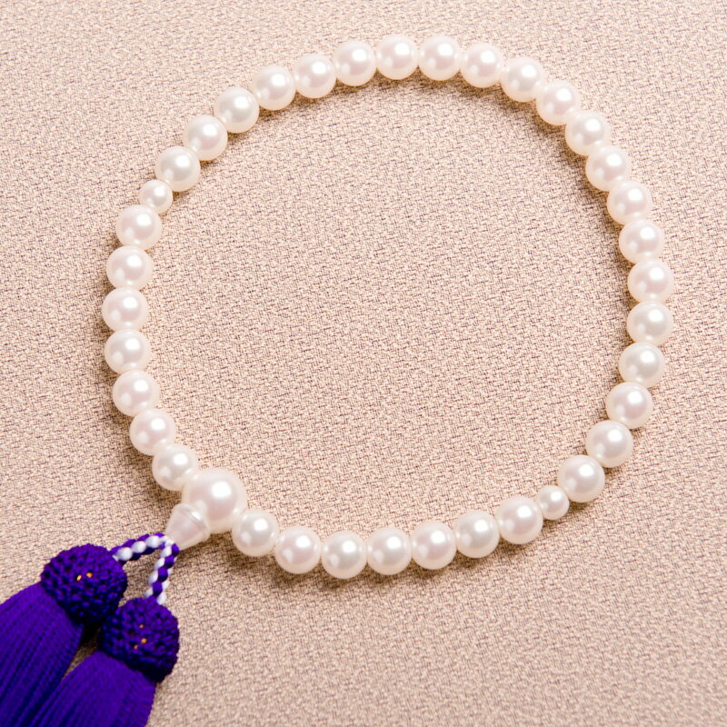 ＜京念珠（京都珠数製造卸組合加盟店謹製）＞ 対象：女性用　 仕様：片手用略式　 親珠：ガラス10mm　 二天珠：ガラス5mm　 主珠：ガラス7mm　 房：頭付き レーヨン 宗派：宗派問わずお使い頂けます　 生産地：京都・日本製・Made i...