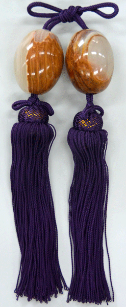 　■　商品詳細　■ 【商品名】 オニキス風鎮　（房紫）　 【材質】 オニキス（天然石） 写真はサンプル画像です。 玉は天然の為、模様が異なります。■　 オニキス風鎮　玉子型　■ 掛軸を引き立てます。 風鎮の玉は個々違いますのでおまかせとなり...