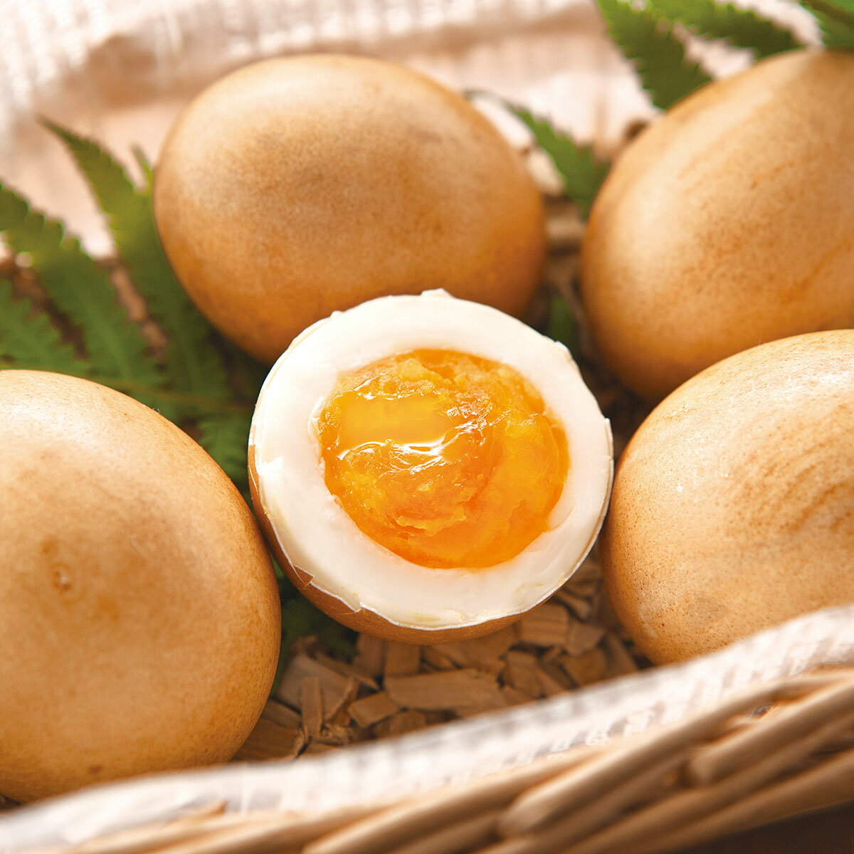 ●内容量：スモッち約55g×15 ●賞味期間：冷蔵21日 塩味付きで黄身が濃厚な半熟くんせい卵。パンやサラダ、お酒のあてにも合い、個包装なのでそのまま持ち歩けて便利です。 ※商品画像はイメージです。 ※賞味期間は製造・加工日より180日未満...