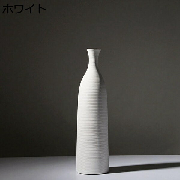 　　　 ◆◇◆人気の秘密◆◇◆ 素材：セラミック 滑らかな入り口：瓶の入り口は研磨処理を経て、丸く滑らかで手を傷つけない。 滑り止めな瓶の底：瓶の底は微々凹み、?放は更にしっかりしていて、生け花は倒れにくい。 適用シーン：ティーテーブル、オ...