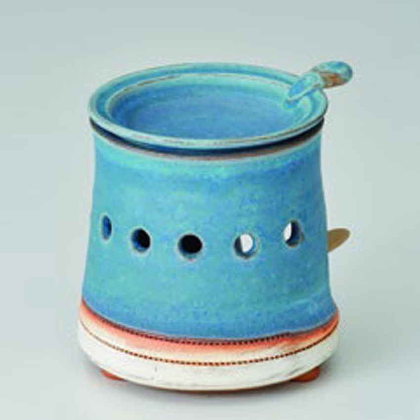 こちらは「常滑焼 山田作　トルコブルー 茶香炉」1点のお値段です。常滑焼 山田作　トルコブルー 茶香炉 こちらは愛知県常滑市で作られた「茶香炉」です。「茶香炉」は茶葉を加熱して発生する香りを楽しみます。アロマテラピー効果で気分をリラックスさ...