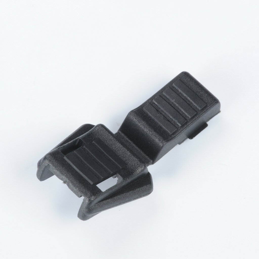 製品仕様 素材／材質 PA66（66ナイロン） 色 ブラック ご注意事項 モニターの発色の具合によって実際のものと色が異なる場合がございます。ご了承ください。 ※直径3mmの編紐推奨 ※抜けやすくなるため、ゴム紐は使用しないでください。 ◆...