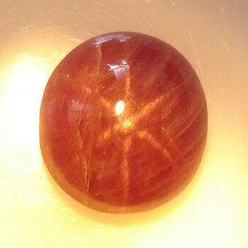 重量：約2.66cts サイズ：約8.0×9.0mm 産地：スリランカ 説明：アステリズム（スター）効果抜群のスターサファイアを【サクラ満開】特別価格にてご提供!! 鮮やかにスターが浮かび上がるスターサファイアを驚きの価格で!! 中キズやイ...