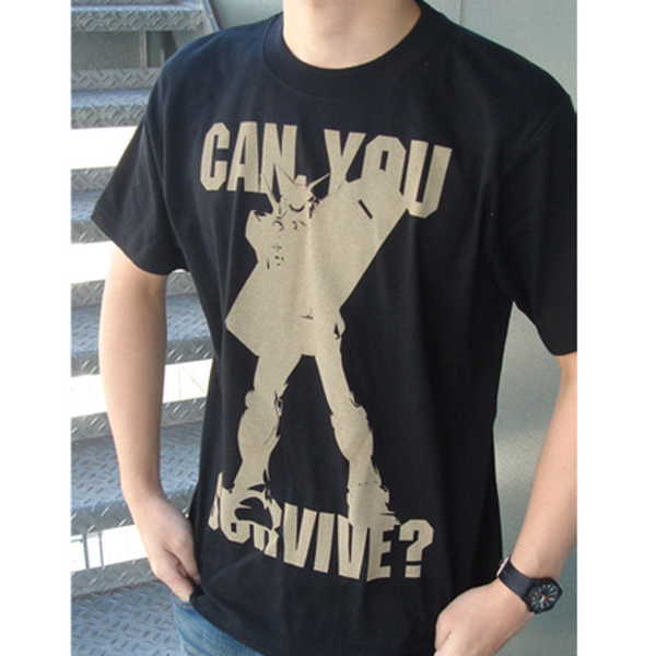 ＜商品名＞機動戦士ガンダム Tシャツ can you survive？ BLACK-L＜商品内容＞「キミは生き延びることができるか…。」次回予告のセリフを英訳した文字と印象的なガンダムのシルエットが力強く入ったTシャツが登場!! 生き残る為...