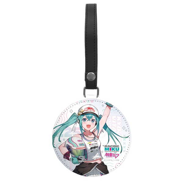 ＜商品名＞レーシングミク KYOJO VITA 2025 Ver. ラゲッジタグ＜商品内容＞「初音ミク レーシングプロジェクト」より、KYOJO CUP 2025Ver.の新イラストを使用したラゲッジタグが登場！【サイズ】 約直径90mm【...