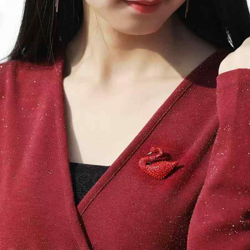 ・素材: 合金・スタイル: レディース・モチーフ: 動物・加工: 電鍍・流行要素: 白鳥・機能: 多機能、はだけ防止・デザインスタイル: カートゥーン・テイスト: フレッシュスイート・カテゴリ: ブローチ