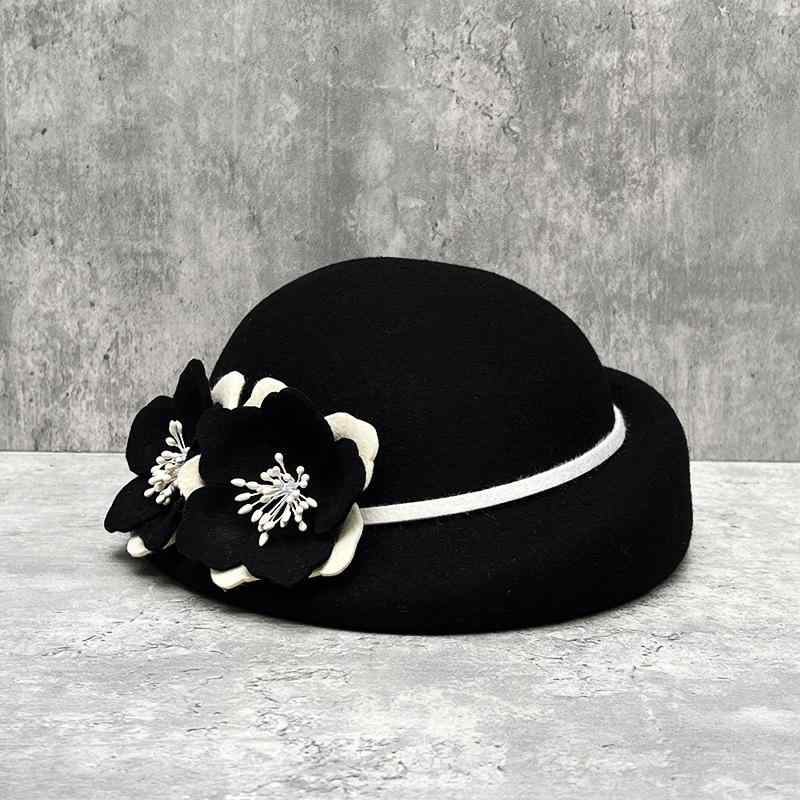 ・カテゴリ: ベレー帽・特徴: 花柄・トップ形状: ラウンド・つばの形状: ショート・カラー展開: ブラック、オフホワイト・サイズ: M（56-58cm）・機能: 保温、防風・スタイル: 日韓風、フェミニン、キュート、スイート、ガーリー、ス...