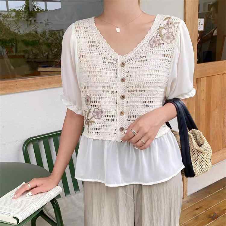 ・主な素材: アクリル 70%以上80%未満、ポリエステル 30%以下・柄: 幾何学模様・スタイル: プルオーバー、フェミニン、スウィート、キュート・加工: 刺繍・シルエット: ゆったり・着丈: ショート丈（40cm超〜50cm以下）・ネッ...