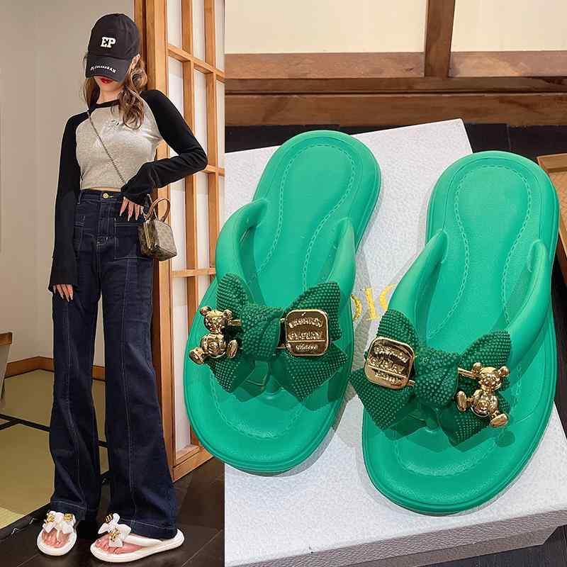 ・カテゴリ: ビーチサンダル・対象年齢層: 成人向け・スタイル: カジュアル・アッパー素材: EVA・ソール素材: EVA・柄・: 花柄、キャンディカラー、キャラクター、リボン・カラー展開: オフホワイト、ブラック、ローズレッド、ダークグリ...