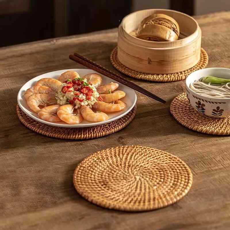 ・素材: 藤・柄: 無地・形状: 円形・サイズ展開: 直径4cm、直径8cm、直径10cm・スタイル: 和風