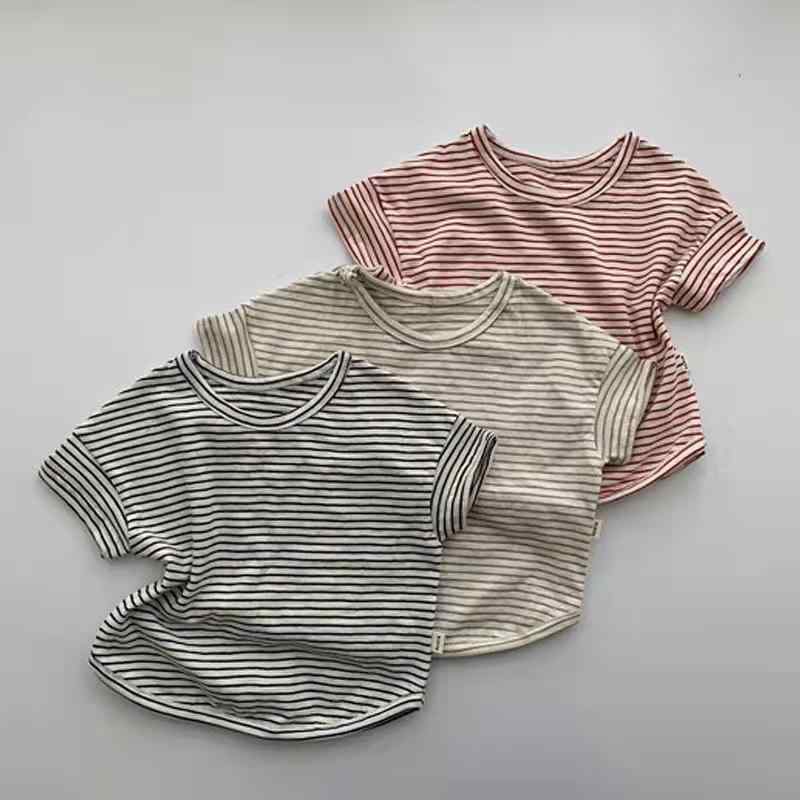 ・カテゴリ: キッズTシャツ・性別: ユニセックス・スタイル: 韓国・主な素材: 綿95%・袖丈: 半袖・対象年齢: 1〜3歳・カラー展開: 黒ストライプ、茶ストライプ、赤ストライプ・サイズ展開: 73cm、80cm、90cm、100cm