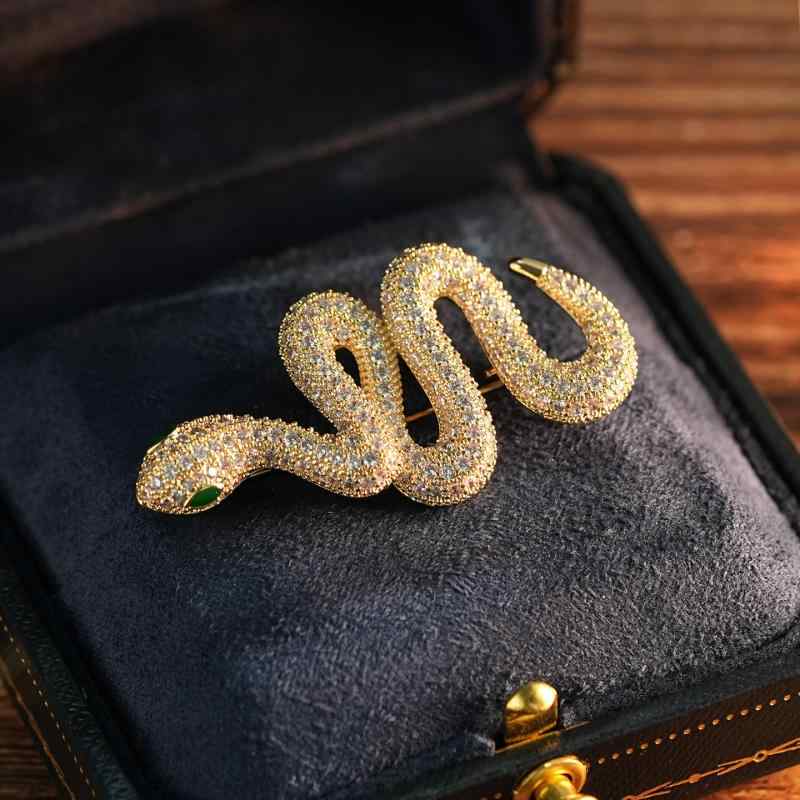 ・主要素材: 銅・モチーフ: 干支、動物、花、葉、しずく型・加工: 電鍍・カラー展開: ゴールド、シルバー・流行要素: 蛇・機能: 記念、装飾、多機能、結婚式、ギフト、固定・スタイル: スウィートクール・対象: レディース・カテゴリ: ブローチ