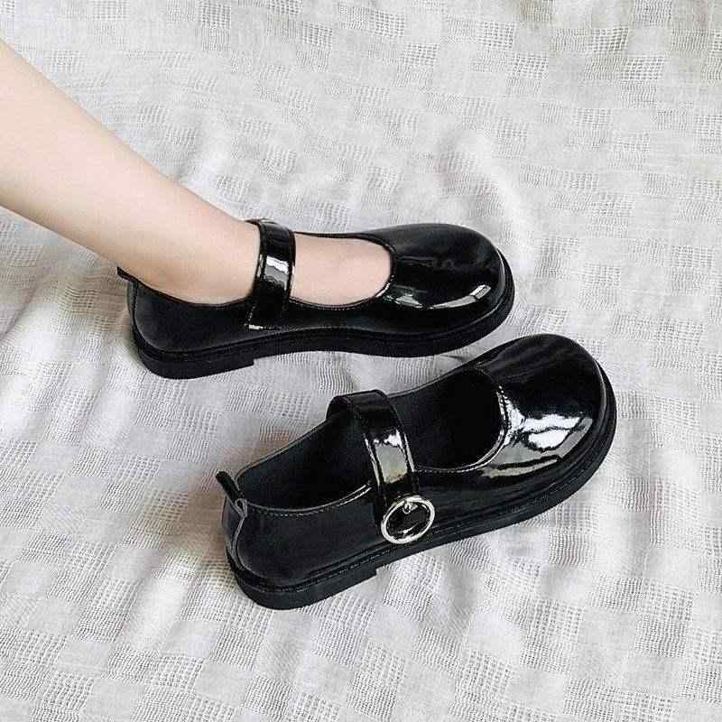 ・カテゴリ: フラットシューズ・性別: レディース・対象年齢: 大人向け・スタイル: 韓国・: バックル・つま先形状: ラウンドトゥ・ヒール形状: キトゥンヒール・ヒール高さ: 約3cm以下・丈: ミドル丈・開口部深さ: 約7-11cm・留...