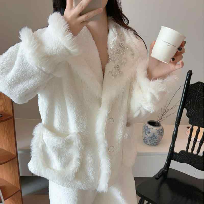 ・カテゴリ: パジャマ・スタイル: セット、豪華・主な素材: ポリエステル95%以上・厚み: 厚手・ネックライン: スタンドカラー・袖丈: 長袖・丈: ロング・機能: 透気、快適・対象: 女性・用途: 居家、睡眠、沐浴・柄: 刺繍、プリント...