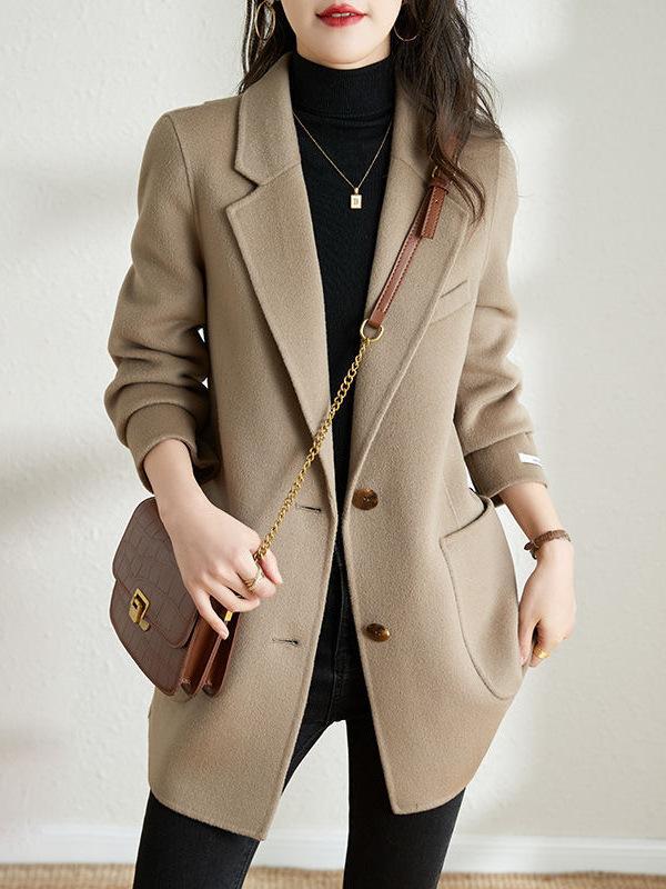 ・カテゴリ: ウールコート・スタイル: 通勤・主な素材: ウール95%以上・柄: 無地・厚み: 中厚・シルエット: ゆったり・着丈: 中長・襟型: スーツ領・袖丈: 長袖・袖型: ストレート・フロント: シングルブレスト・カラー展開: ベー...