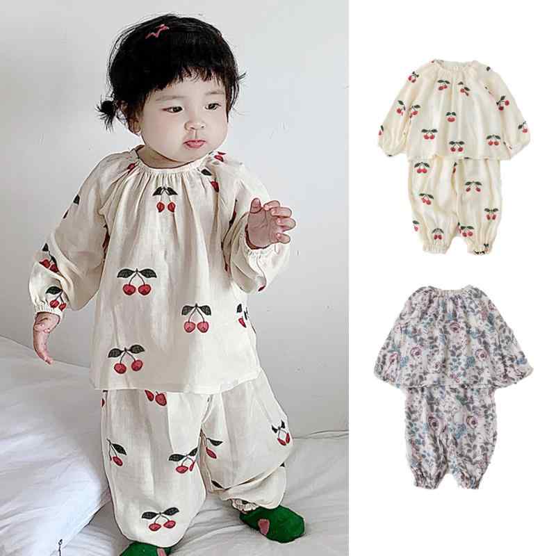 ・カテゴリ: 子供パンツセット・スタイル: 甘め・セット件数: 2点・袖丈: 長袖・ボトム丈: 七分丈・主な素材: 竹繊維、綿70%・厚み: 薄手・柄: カートゥーン調・着方: プルオーバー・カラー展開: 桜桃、秘密の庭園・サイズ展開: 8...