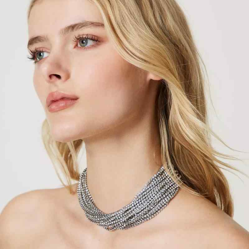 ・カテゴリ: ネックレス・素材: ラインストーン・加工: メッキ・形状: ジオメトリック・チェーンスタイル: スタンダード・ペンダント素材: ラインストーン・長さ: 41cm～50cm・カラー展開: シルバー、ゴールド・スタイル: ファッシ...