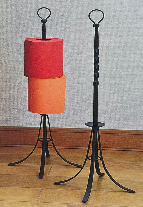 サイズ：W210×D210×H435mmサニタリーはプライベートな空間であり、時にゲストをおもてなしする大切な場所。Rustic Decoのインテリアアクセサリーはよりステキを演出します。職人によるハンドメイドで、他にはないオリジナルデザイ...