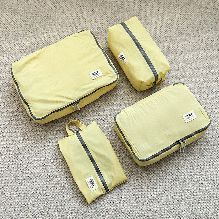 商品説明 1.旅行や出張時の荷物整理に大活躍する旅行収納バッグ 4 点セットです。 2.中号、大号立体、特大号立体、靴袋の4種類がセットになっており、洋服、下着、靴、洗面用具、化粧品などを種類ごとに分けて収納可能。スーツケースの中が散らから...