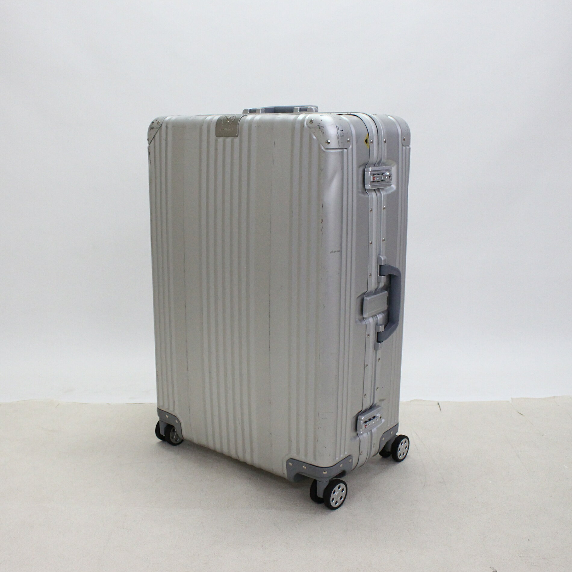 中古品 / 清掃済 / 動作確認済 / 購入2024年 / シルバー 目立つ傷があります。目立つ汚れがあります。目立つへこみがあります。機能面に問題はなく正常に機能します。 【状態】 必ず画像にてご確認をお願いします。 ・各所へこみがありま...