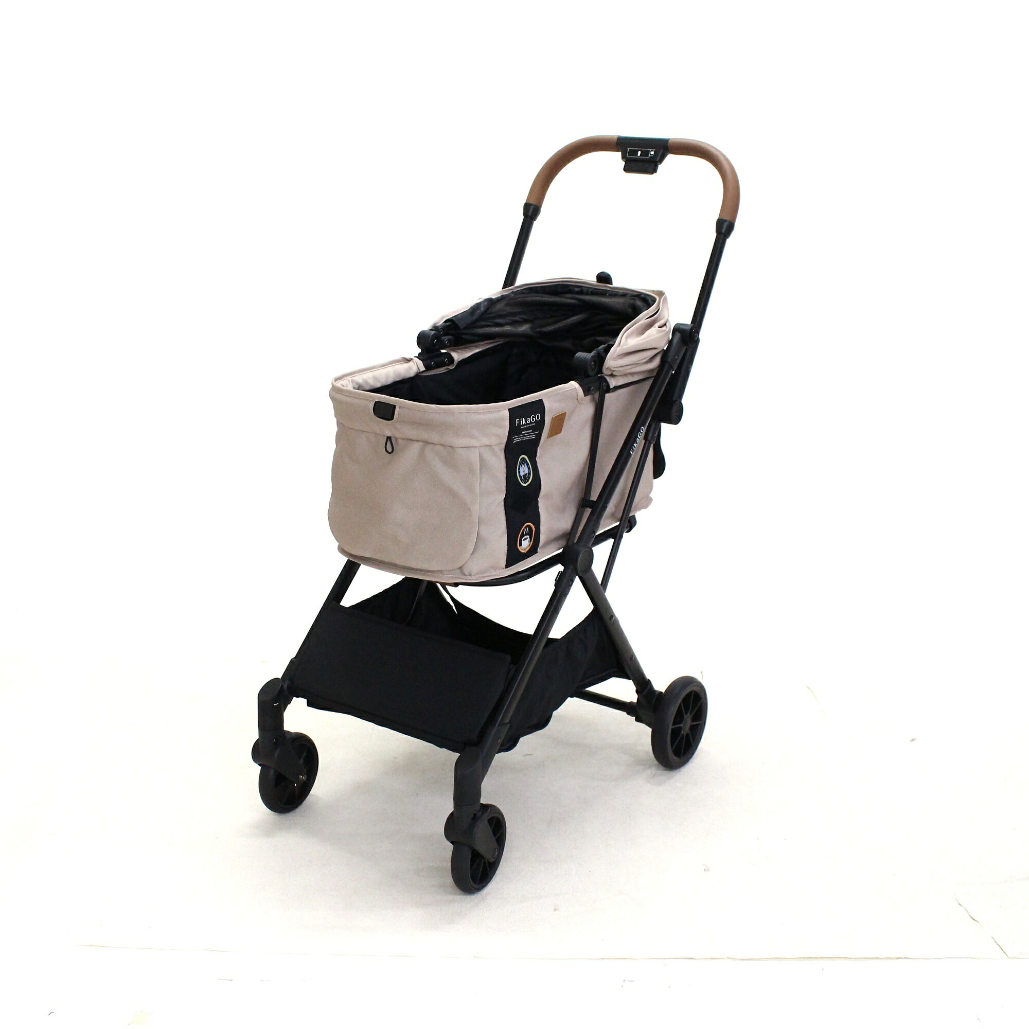 中古品 / 清掃済 / 動作確認済 / 購入2026年 / ヒュッゲベージュ 【状態】 必ず画像にてご確認をお願いします。 ・本体、付属品に使用によるスレやキズがございます。 ・取り切れないチリやホコリがございます。 ・全タイヤに使用感がご...