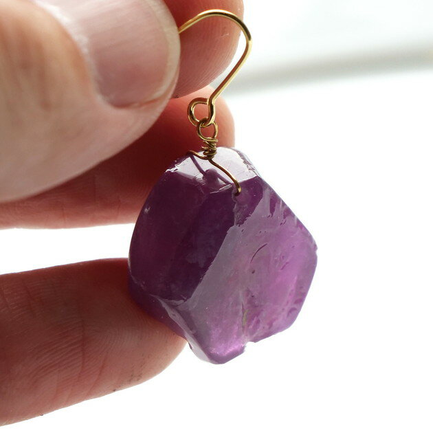 　★　Item Info 【石の名前】 コランダム 【金属部分】 真鍮 【石の大きさ】 画像をご確認ください。 【重さ】 11g 【カラット】 54ct 【備考】Corundum コランダム 酸化アルミニウムの結晶からなる鉱物。 鋼玉とも呼...