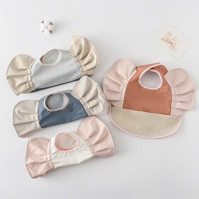 商品説明商品内容お食事エプロン素材ポリエステ (防水PUレザー　100% polyester recycled)生産国中国サイズ身幅:35cm 首周り:24-33cm 参考月齢：3ヶ月〜36ヶ月※平置き採寸になります。実際のサイズとは誤差が...