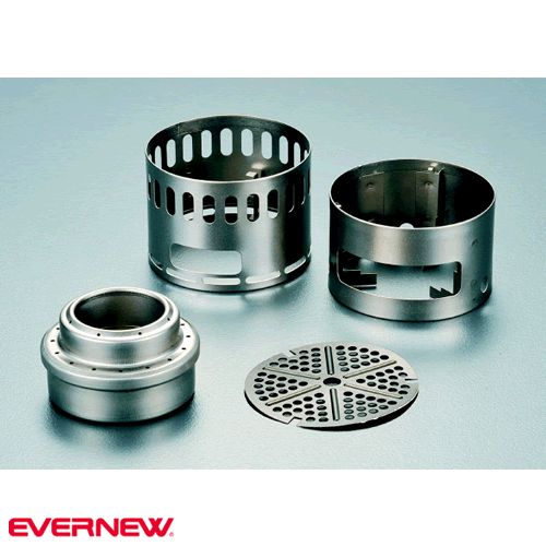 ■組み合わせて使える多機能ストーブ アウトドアでも災害時にも。 スタンドを組み合わせて様々な用途に使える、エバニューオリジナルの多機能アルコールストーブです。 ■さまざまな燃料にも対応したスタンド ストーブスタンドは、アルコールストーブ以外...