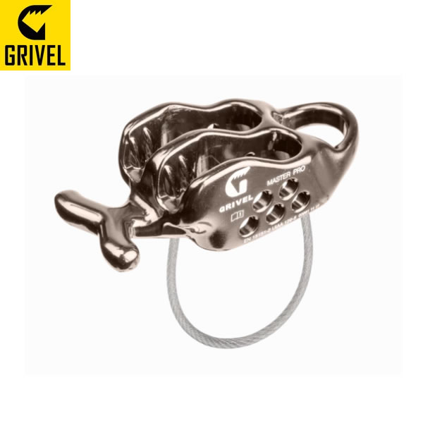 ロープとの摩擦熱を冷ますために15個のクーリングホールが開けられています。 ●サイズ/縦100×横38（mm） ●適応ロープ径/φ7.8〜11（mm） ●重量/93g 　ビレイディバイス・ディッセンダーの選び方はこちら 【グリベル　GRIV...