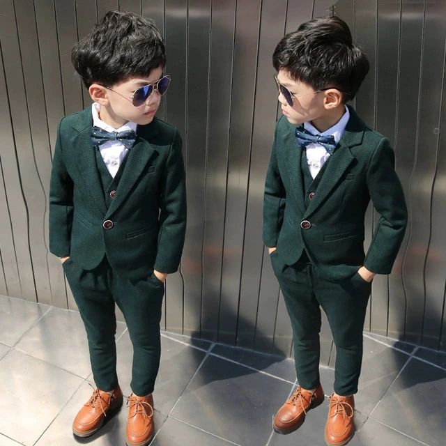 商品情報 素材 綿紡混 仕様内容 4点セット：ジャケット＋ベスト＋ズボン+蝶ネクタイ カラー オリーブ、ブラック サイズ サイズ表をご参考ください 注意事項 △商品写真はできる限り実物の色に近づけるよう加工しておりますが、 お客様が使用する...