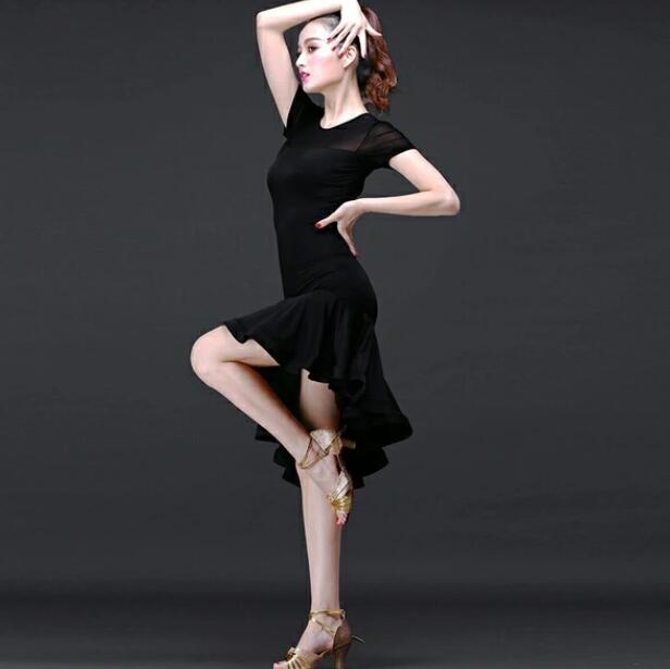 セット内容 ドレス 素材 ポリエステル カラー ブラック1/レッド1/ブラック2/レッド2 ブラック3 レッド3 サイズ S/バスト74　ウエスト62　袖丈24　着丈96 M/バスト78　ウエスト66　袖丈25　着丈98 L/バスト82　ウ...