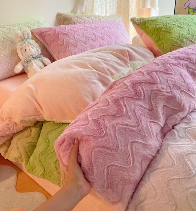 ご来店いただき、誠にありがとうございます。 ★素材：フェイクファー/ポリエステル/フランネル ★カラー：写真通り ※お客様ご使用のPC環境により商品画像のカラーが多少異なる場合があります。仕入時期により多少デザインなど異なる場合があります。...