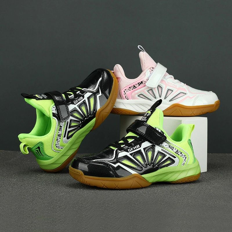 バドミントンシューズ キッズ 男の子 トレーニングシューズ 子供靴 女の子 体育館シューズ 室内スポーツ クッション性 軽量 滑り止め 運動靴 ソール素材ゴム外装素材レザークロージャータイプマジックテープ【通気性がある素材】アッパーは通気性...