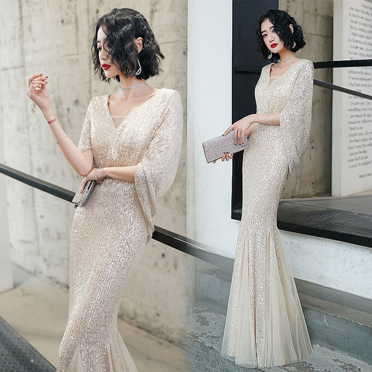 ご来店いただき、誠にありがとうございます。 素材：ポリエステル、チュール、スパンコールなど 伸縮性：なし 生地厚さ：普通 柔らかさ：普通 透け感：なし 付属品：なし ★カラー：写真参考 ※お客様ご使用のPC環境により商品画像のカラーが多少異...