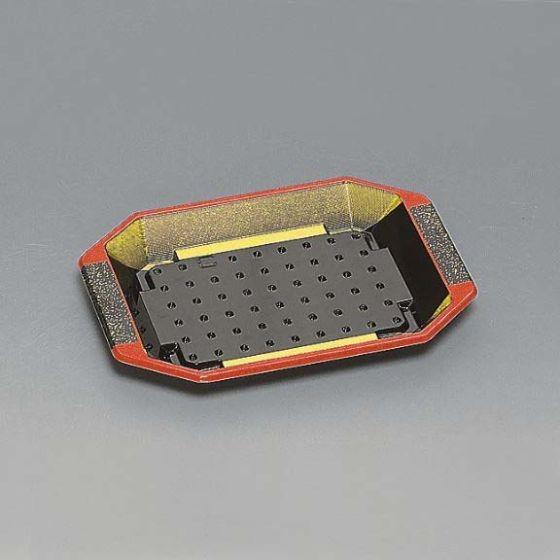 和皿 8H 黒天朱◇漆器のような高級感！◇スミ切りを施した優美でシャープな形状が、どのようなメニューにも合います。◇両サイドの大きなフランジと内側側面の傾斜で内容物を大きく見せることができます。●本体：レンジ不可●素材：HIPS●耐熱温度：...