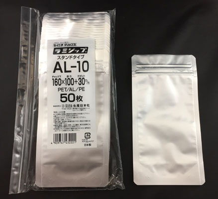 ・サイズ：袋巾100mm　チャック上32mm　チャック下160mm　ガゼット巾30mm　・概算重量：5.82g/枚　・概算内容量：210cc　・束入数：50枚 ・材質：ポリエステル・アルミニウム箔・ポリエチレン　・乾燥剤(シリカゲル)対応　...
