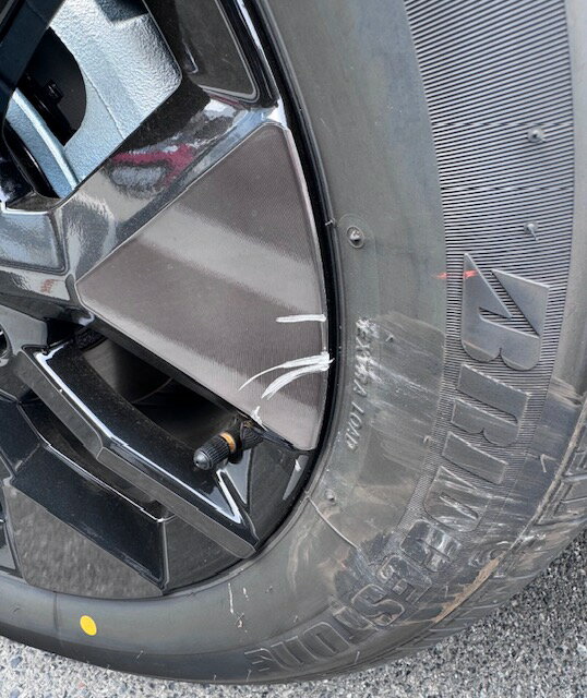 商品情報注意事項使用前は、よく振ってください。薄く、乾かしながら塗ってください。塗料が硬くなったら、ラッカーシンナーで柔らかくすると長持ちします。容器が劣化で割れる事があります。ホンダ　ステップワゴン　スパーダ　アルミホイール色　角度で色見...