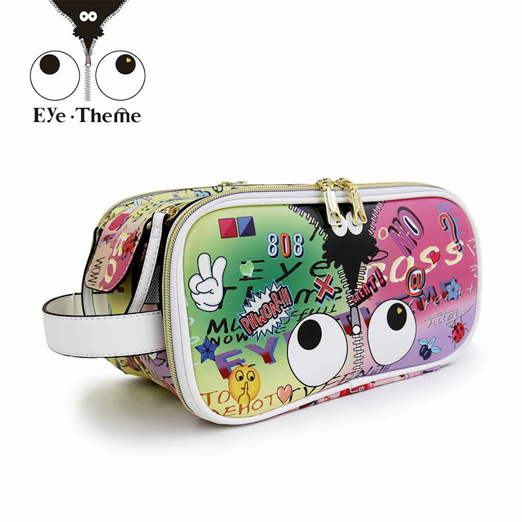 ラッピングについて Point EYE THEME(アイテーマ)から大容量のメイクバッグが入荷。 カラフルなイラストが散りばめられたエネルギッシュなデザイン。セカンドバッグとしてもお持ちいただけます。 左右の外ポケットにはブラシ入れもついて...