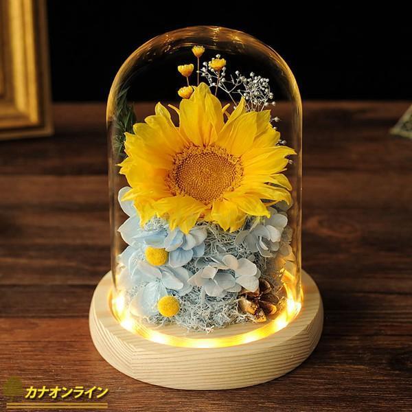 ●素材：花、ガラス ●台座：天然木 ●単四電池をご使用ください。*電池は付属いたしません。 ●安心してご注文して頂きたいから、ギフトボックス・手提げ袋・メッセージカードは付きます。 ●ガラスが光を受けてキラキラ輝くのがとても素敵！ドームに入...