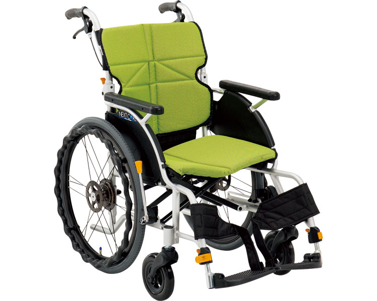 主要諸元サイズ全幅55×全長92.5×全高86cm、座面：幅40×奥行36cm、前座高：39cm車輪サイズ前輪6×後輪20インチ重さ11.8kg材質アルミ最大使用者体重100kg標準機能折りたたみ、背折れ、介助ブレーキ、エアータイヤ生産国中...