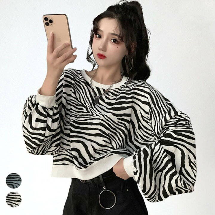 お洒落なシマウマ柄パーカーをご紹介しますさわり心地よく、柔らかな生地感着まわせるシンプルな配色へそだしスタイルにもバッチリなショート丈 サイズFサイズについての説明【Fサイズ】 着丈：45cm バスト：116cm 肩幅：64cm 袖丈：47...