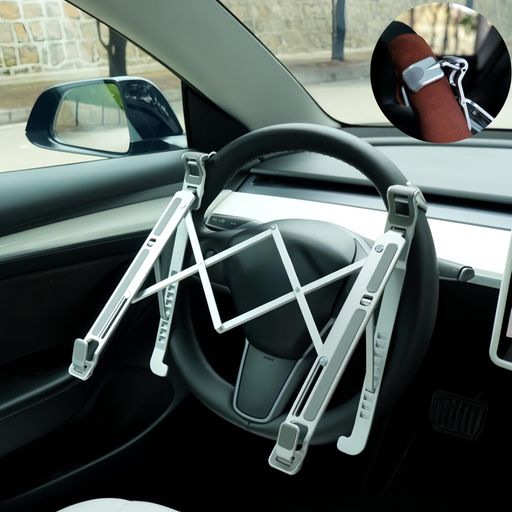 【車 ハンドル パソコンスタンド】ステアリングホイールに取り付け可能なパソコンスタンドです。ハンドルを引っ掛ける部分は360°回転し、ハンドルはステアリングホイールにしっかりと固定できます。車内での作業やリラックスに、パソコンを簡単に使用で...