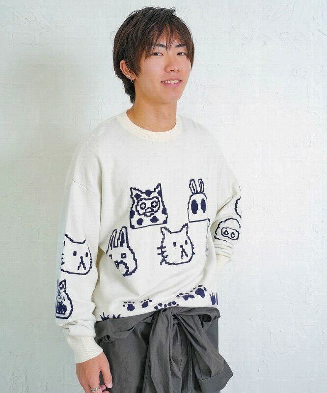 レトロゲームのようなドット絵で表現された、パリティのキャラと足跡柄がカワいい 2WAY（リバーシブル）仕様のニットトップスが登場！ 05（アイボリー）：表/アイボリー・裏/ネイビー 09（ブラック）：表/ブラック・裏/パープル 裏と表でカラ...