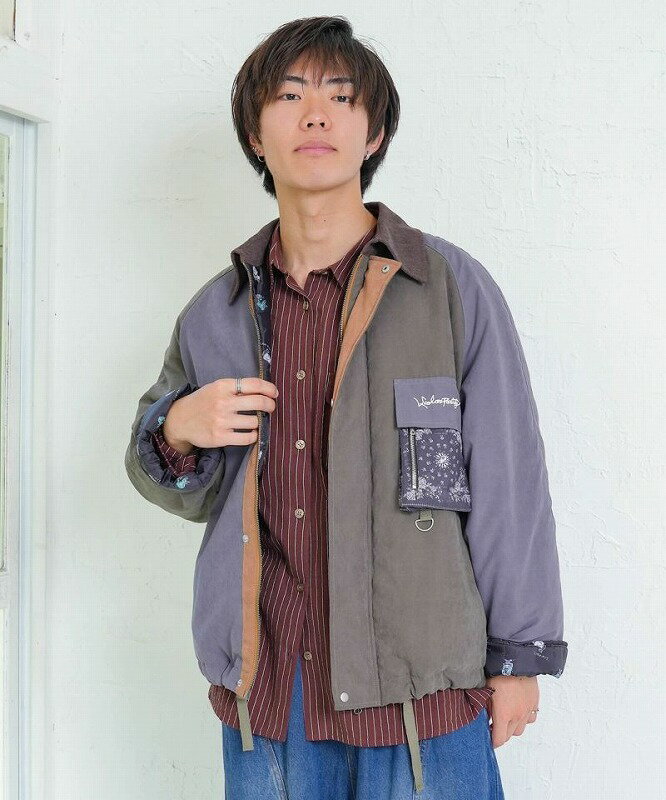 桃の表面のように小さくうっすら起毛したピーチ起毛素材を使用した、 やわらかくしっとりとした風合いで肌当たりなめらかな中綿キルトジャケット。 襟に切り替えたコーデュロイ生地がコーデに秋冬らしい暖かさをプラス。 ユニセックスで着られるワイドめの...