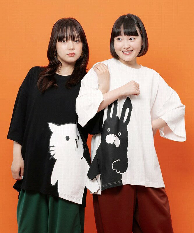 【2人で柄がつながる、仲良しキャラクターTシャツ】 ・Parityの人気キャラクターを裾にプリントしたTシャツ ・2人で並ぶと、飛び出したキャラクターが手を繋いでいるように見える仲良し仕様♪ ・04（チャコールグレー）＆09（ブラック）：ネ...