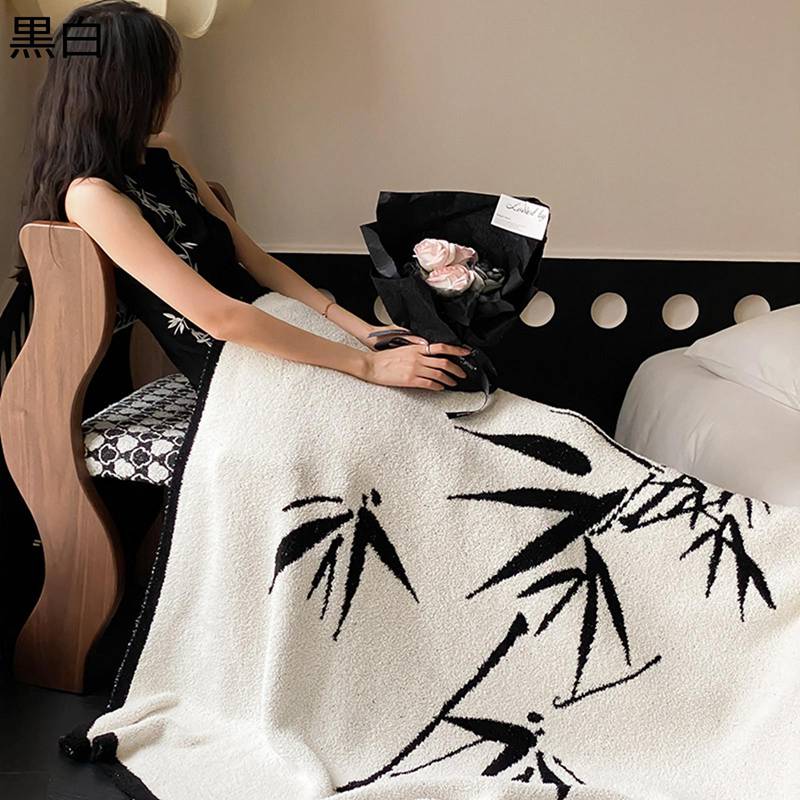 　　　 ◆◇◆人気の秘密◆◇◆ ?【高品質な素材&保温性抜群】高密度・高品質なポリエステル100％　(極細マイクロファイバー)を厳選しておりますので、最高の肌触りを保ちながら保温性能も抜群です。 ?【高級感あふれる肌触り】極温毛布は触れた瞬...