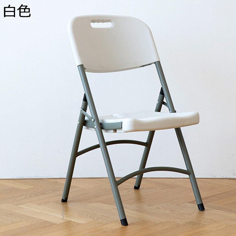 　　　 ◆◇◆人気の秘密◆◇◆ 【折りたたみ式&組み立て不要】折りたたみ式チェアなので、持ち運びが簡単で、狭い部屋でも場所を取らずに収納できます。また、折りたたみ式チェアの脚には滑り止めカバーが付いているので、滑りにくく、床の傷を防ぐことが...